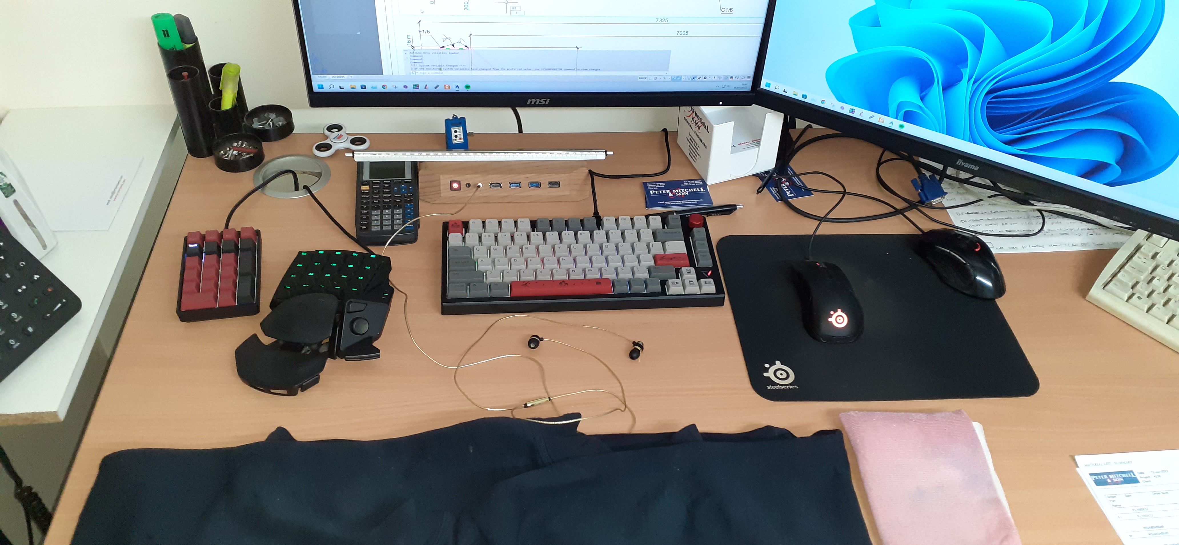 what's on your desk (peripherals) - Autodesk Community