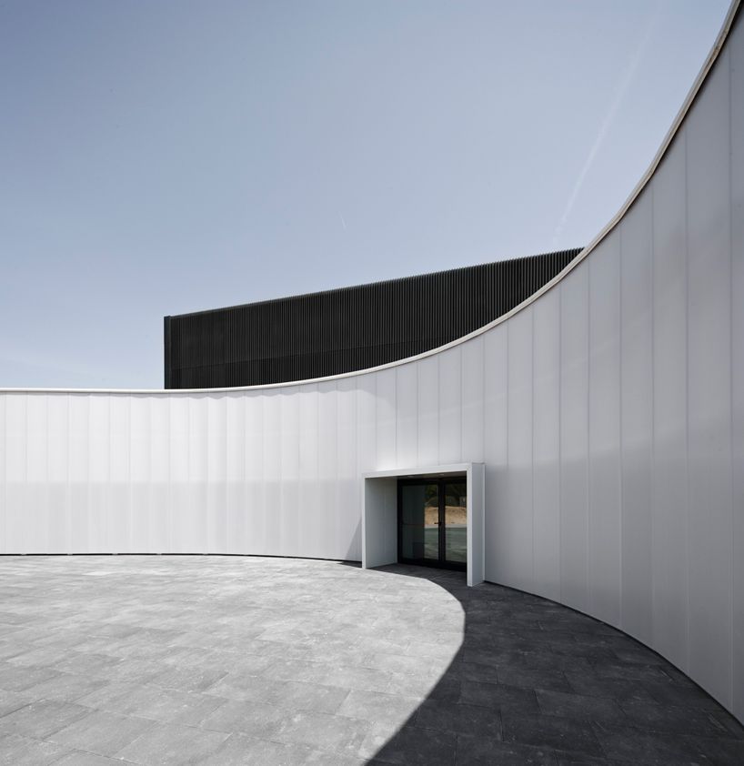 Help me achieve polycarbonate render look? - Autodesk Community
